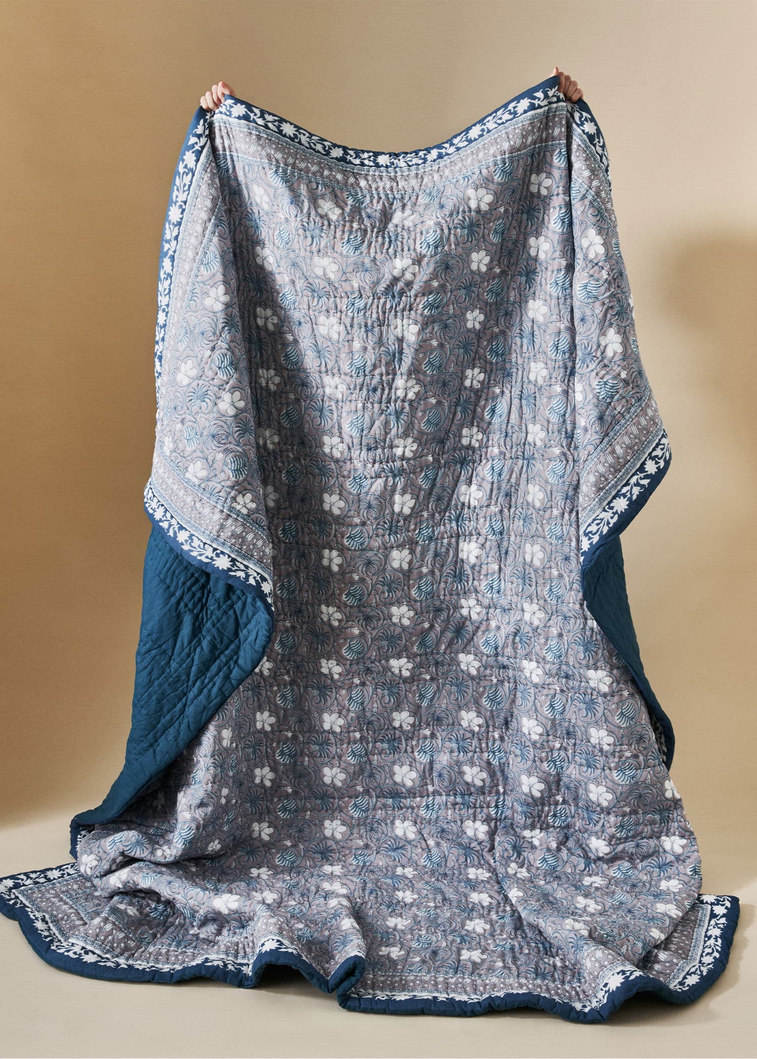 Vanja - Enkelt quiltat överkast - Blå | Indiska.com