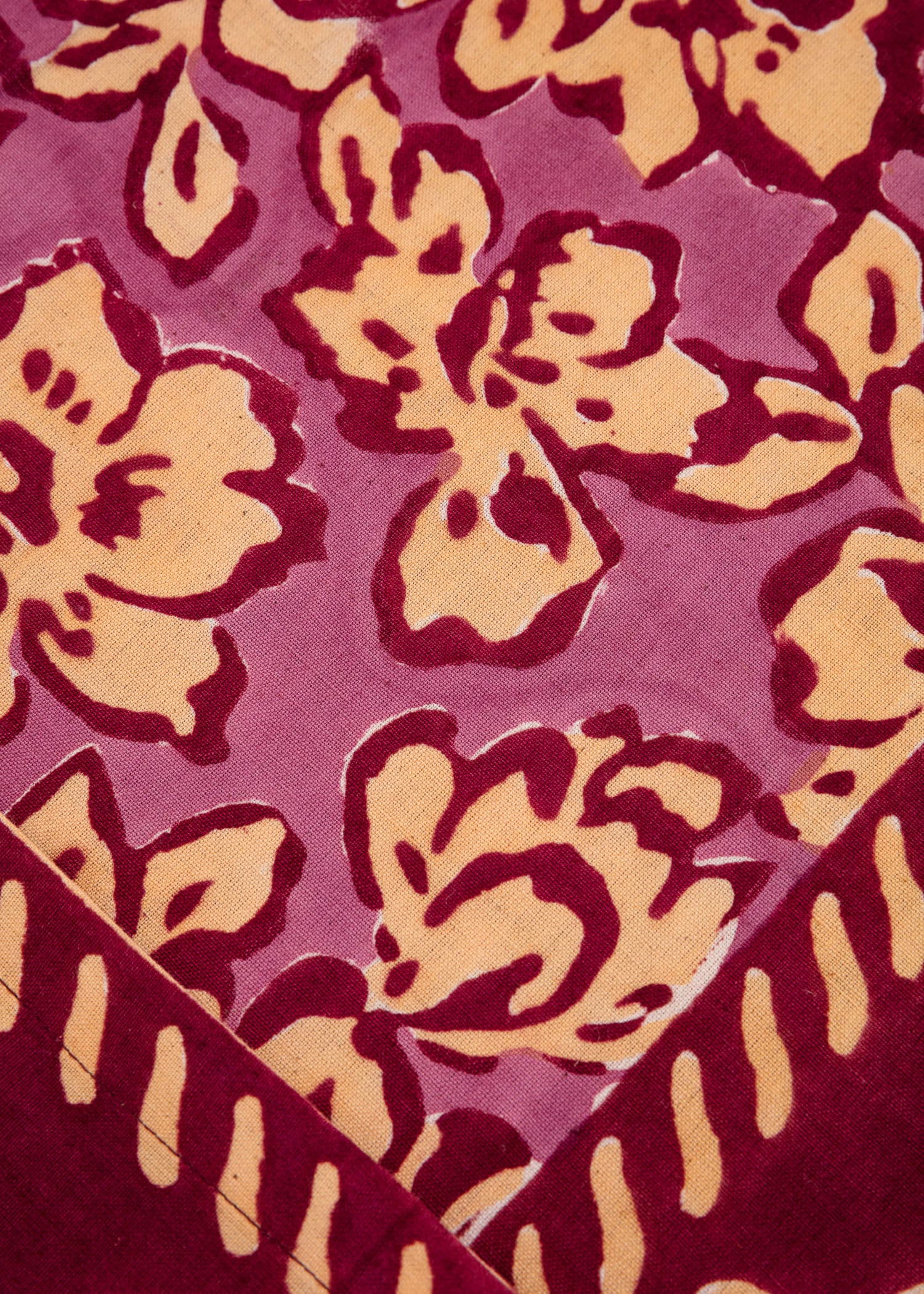 Viny - Blommig blocktryckt duk 150x250 cm - Rosa | Indiska.com