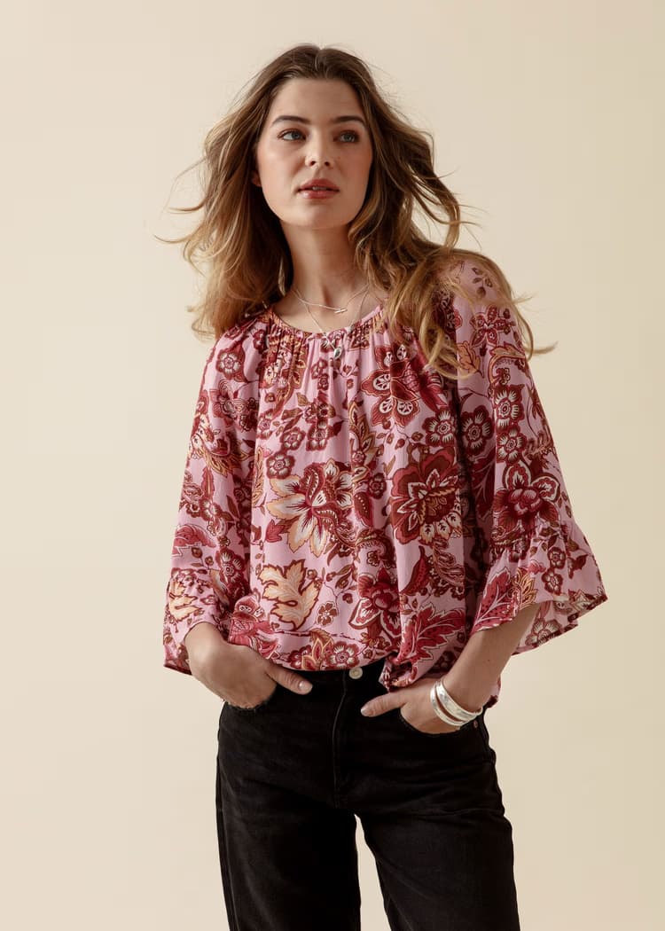 DOLLIE - Blommig blus med 3/4 ärm - Röd | Indiska.com