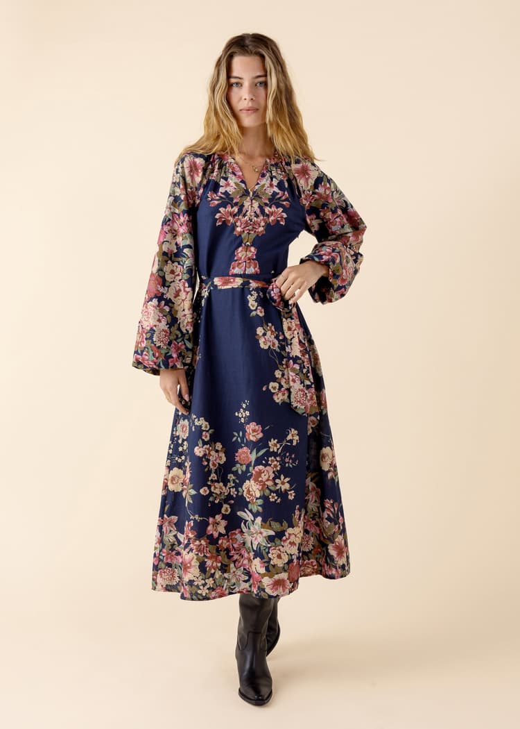 CORINE - Blommig lång klänning med puffärm - Blå | Indiska.com