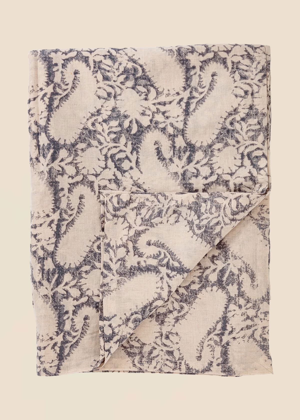 Vira - Grå paisleymönstrad duk 150x250 cm - Grå | Indiska.com